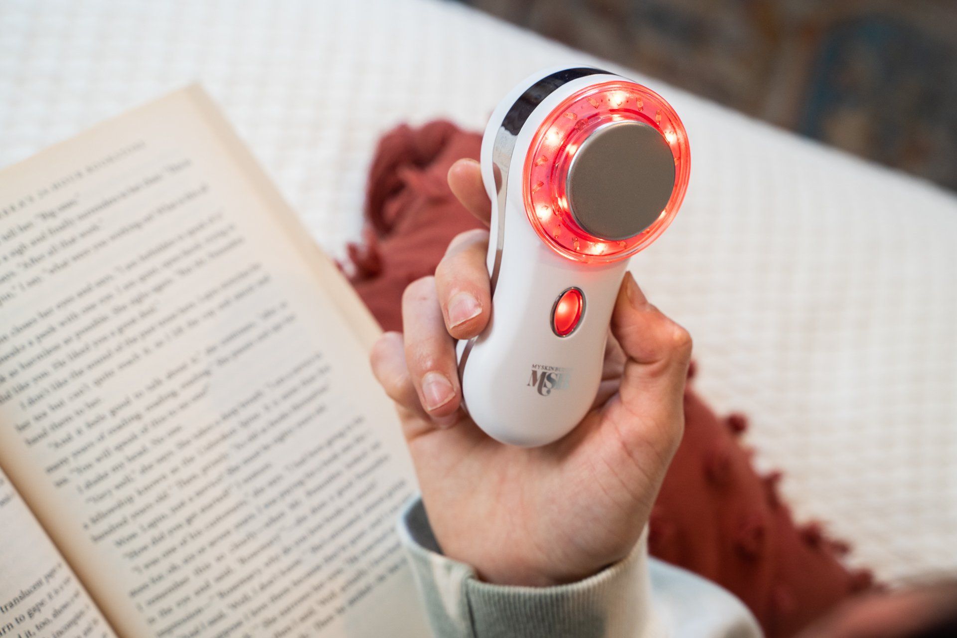 Maximize The Benefits Of Both Red & Blue Light Therapy – MYSKINBUDDY